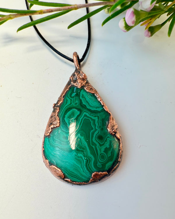 RÅ ENERGI VENDER HJEM I DIN KROP - AMULET - UNIKA